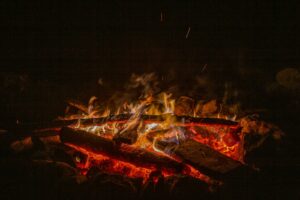 How to Make a Campfire That Lasts All Night (Without Using Gasoline ...