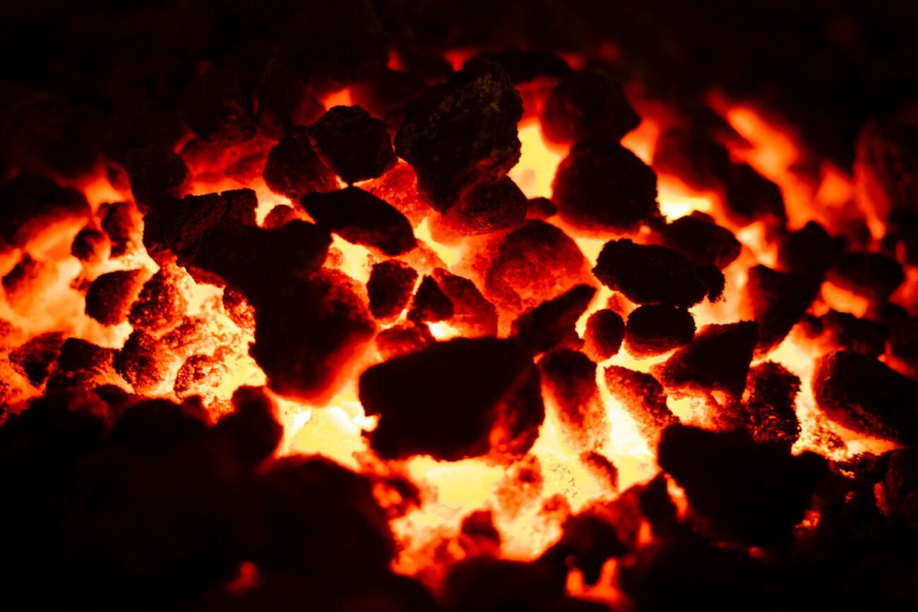 How to Make a Campfire That Lasts All Night (Without Using Gasoline ...