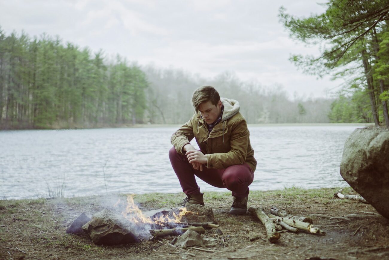 How to Make a Campfire That Lasts All Night (Without Using Gasoline ...
