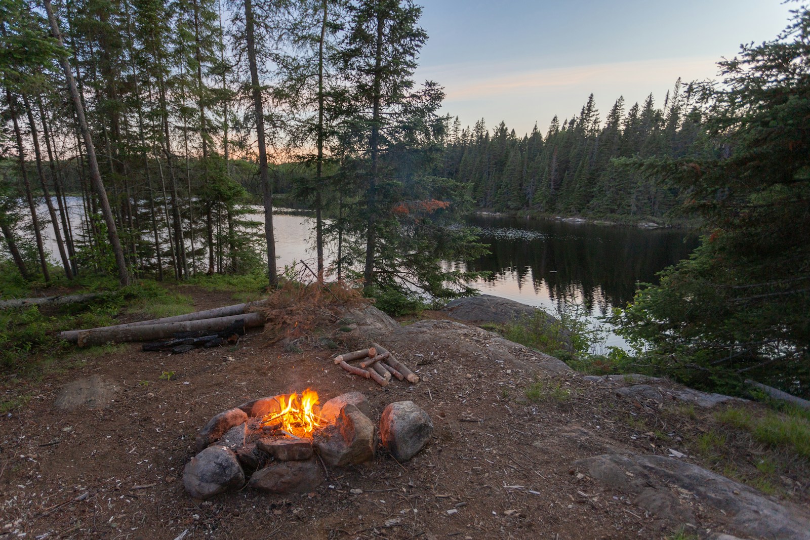How to Make a Campfire That Lasts All Night (Without Using Gasoline ...
