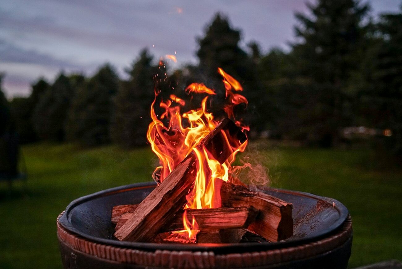 How to Make a Campfire That Lasts All Night (Without Using Gasoline ...