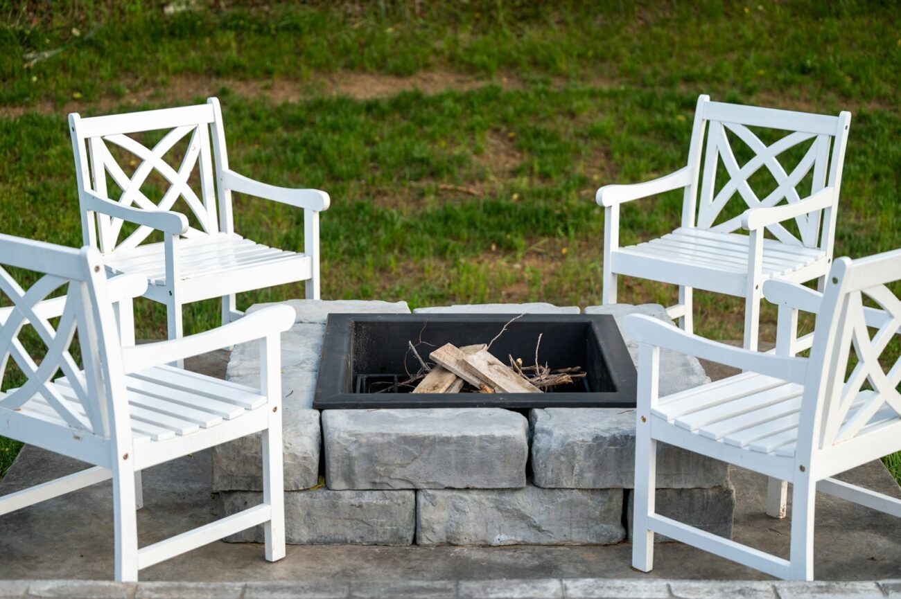 How to Make a Campfire That Lasts All Night (Without Using Gasoline ...